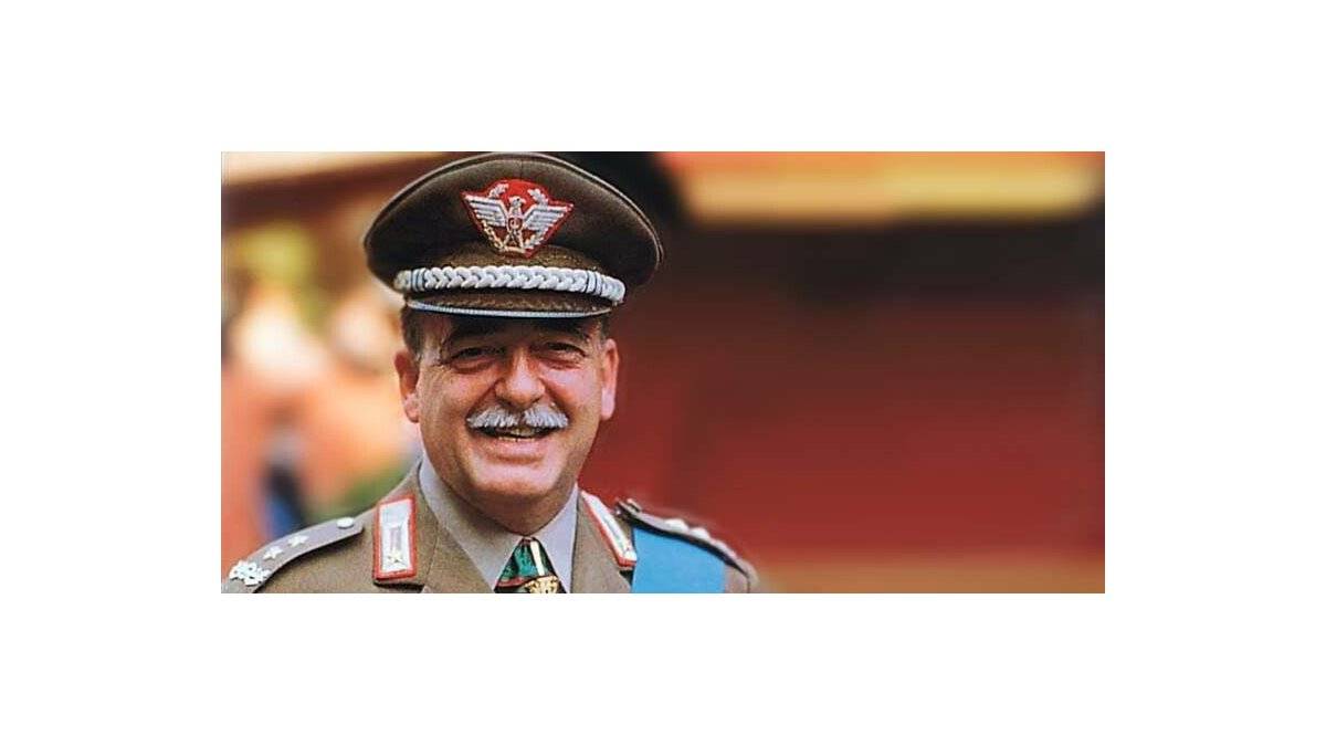 Generale Carlo Alberto Dalla Chiesa: chi era, vita privata e perché è ...